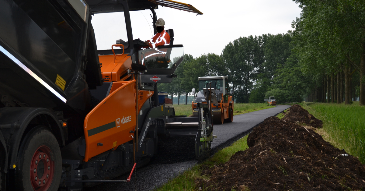 Twee nieuwe asfaltafwerkmachines voor Gebr. Van Kessel | Gebr. Van Kessel